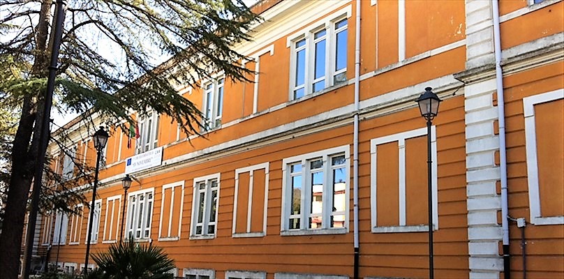 Il 53,8% degli edifici scolastici è senza certificato agibilità ...