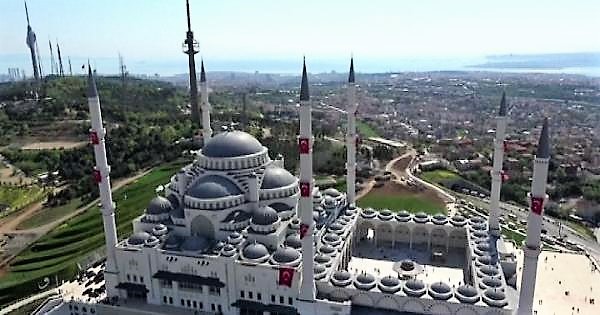Inaugurata a Istanbul la più grande moschea della Turchia ...