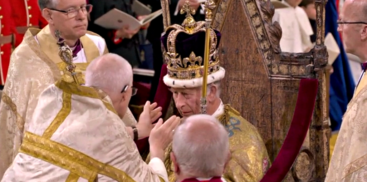 Carlo III incoronato re: "Sono qui per servire" | ILFOGLIETTONE.ITILFOGLIETTONE.IT