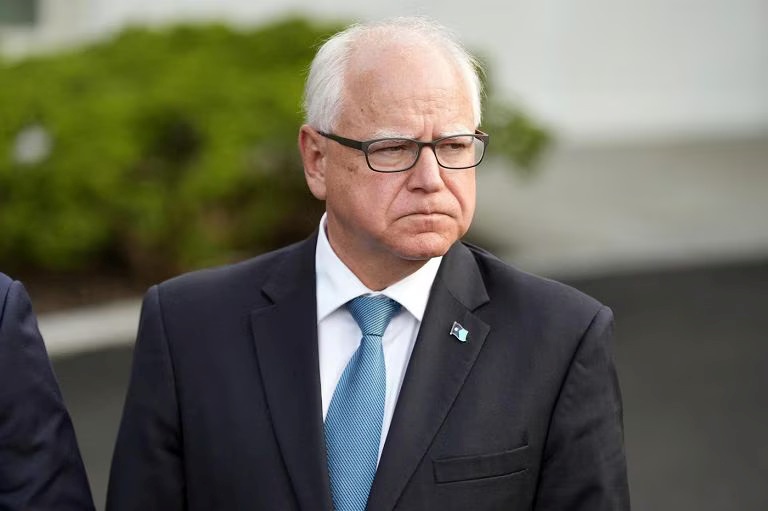 Tim Walz ecco chi è il vice scelto da Kamala Harris